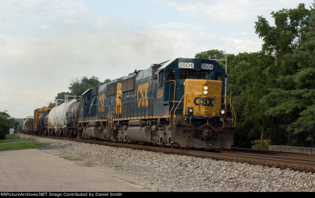 CSX 8504 leads J782.